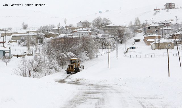 Van'da kapalı olan yollar açılıyor Van'da kapalı olan yollar açılıyor