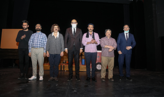 VAN KAMYON ADLI TİYATRO OYUNU SAHNE ALDI - Van Haber - Van Gazetesi